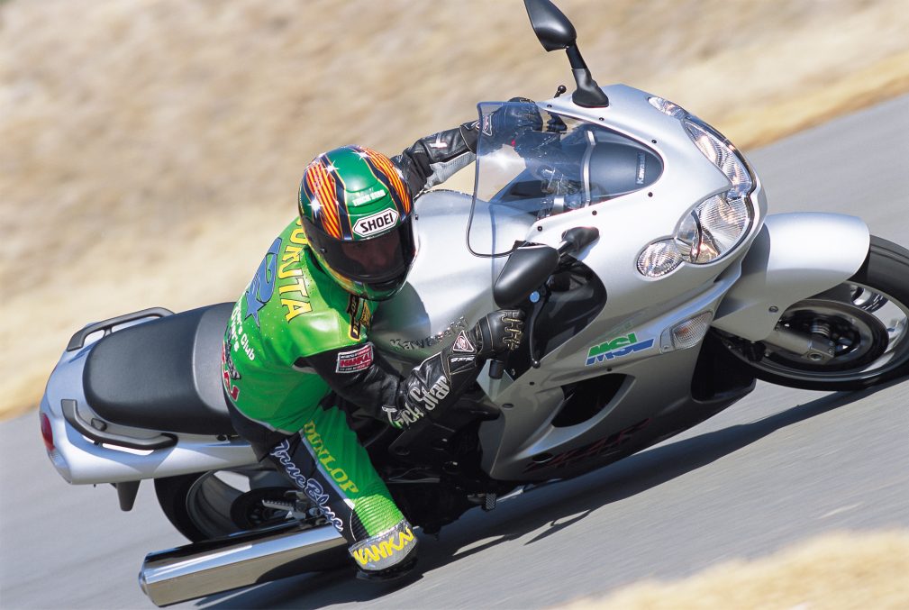 怒濤の加速感こそZZRの真骨頂／ZZR1200(C) | 試乗・車両解説 | カワサキイチバン